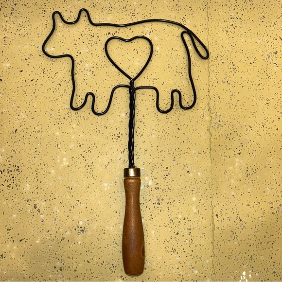Accents | Vintage Primitive Metal Wire Cow Heart Rug Beater Wooden ...